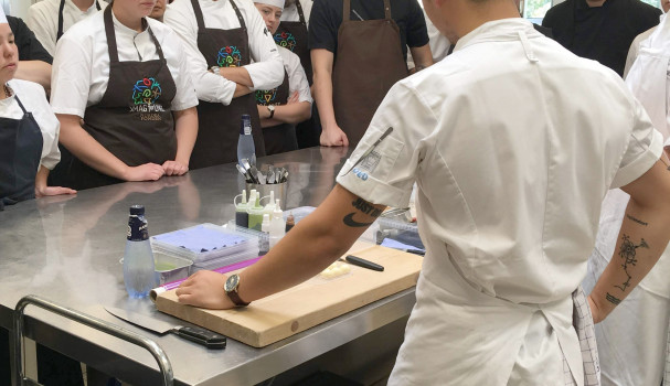 Kenneth Toft-Hansen og kokkeelever skærper unges skills | smagforlivet.dk